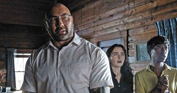 M. Night Shyamalan volta ao suspense com "Batem à porta" - Cultura ...