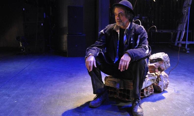 Zé Celso encena 'Godot' em BH, pela primeira vez no palco italiano ...