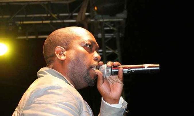 Rapper sul-africano é assassinado a facadas e namorada é presa suspeita ...