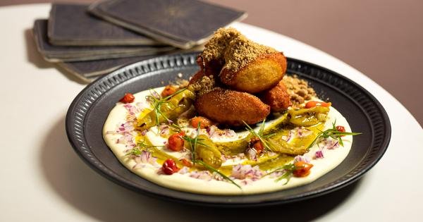 Bar inspirado no tarô cria experiência com ambiente e cardápio ...