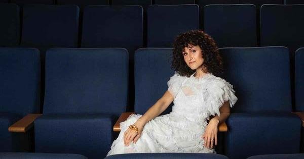 Cantora portuguesa Maria Mendes leva o fado para o universo do jazz ...