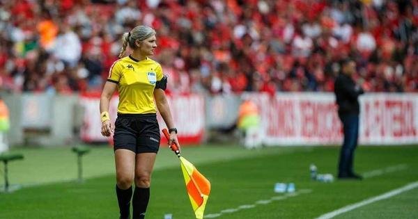 Neuza Back é a primeira brasileira a apitar um jogo de Copa do Mundo ...