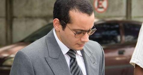 Gil Rugai se entrega à polícia em São Paulo nesta quarta - Nacional ...