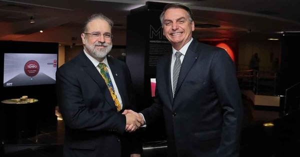Ministério Público sob Aras deu alívio a Bolsonaro e reduziu apurações ...