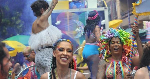 Bloco Lua de Crixtal -Estado de Minas