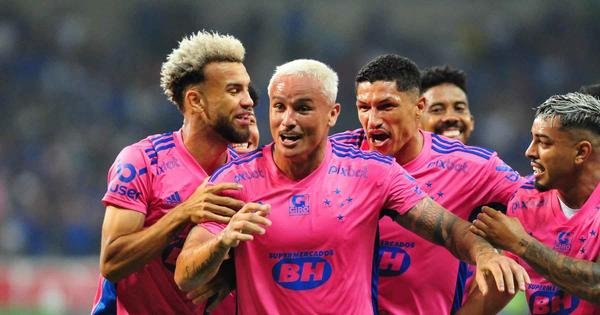Cruzeiro empata, mas continua curtindo o título; Galo vence o Santos ...