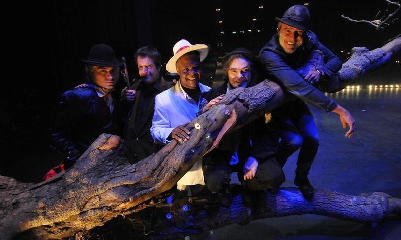 Zé Celso encena 'Godot' em BH, pela primeira vez no palco italiano ...